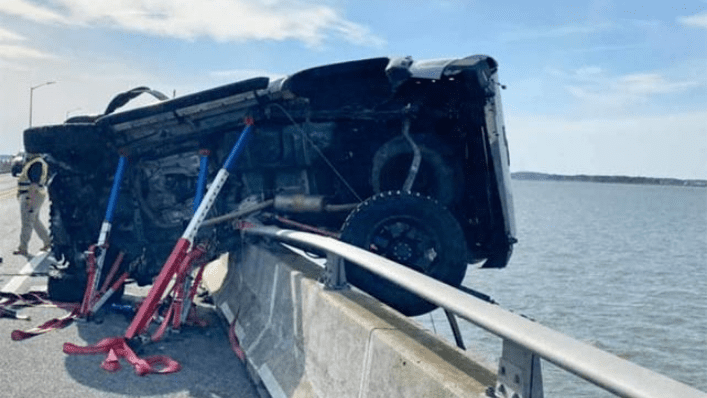 Man Dives 25 Feet Off Bridge to Save Baby Thrown From Vehicle in a ...